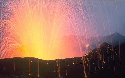 Volcanoes may have provided sparks and chemistry for first life | (e ...